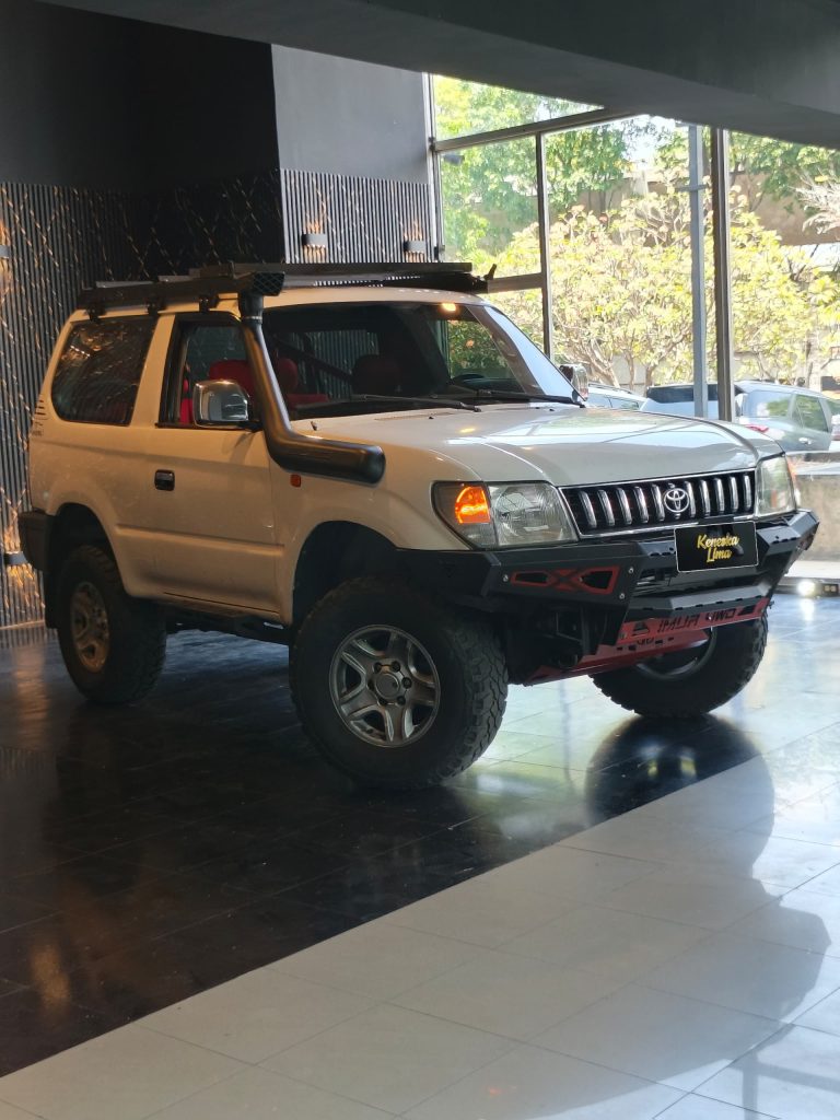 TOYOTA MERU 2005 - Keneska Lima